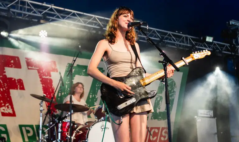 Meet Chloe Slater, the alt-pop star and Daisy Edgar-Jones doppelgänger ...