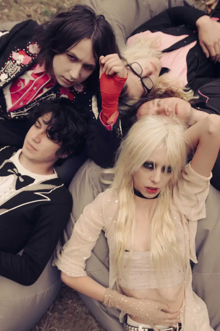 Starcrawler: "We didn't want to make just another basic rock album ...